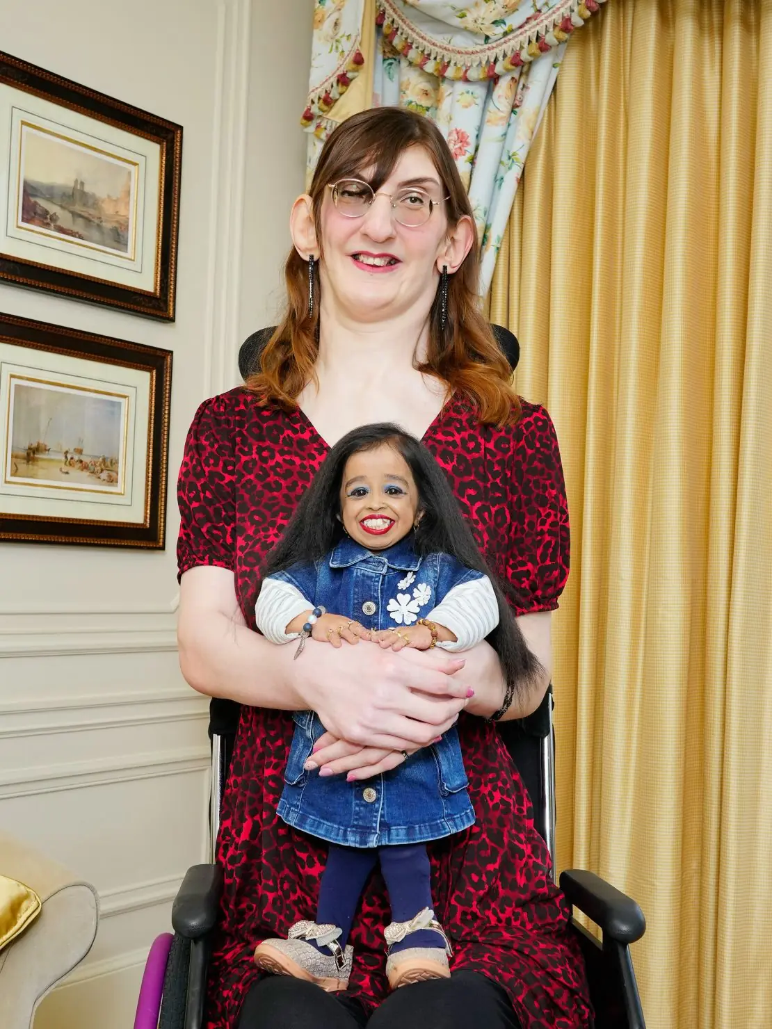 World’s tallest and shortest women share a moment in London: Here’s ...